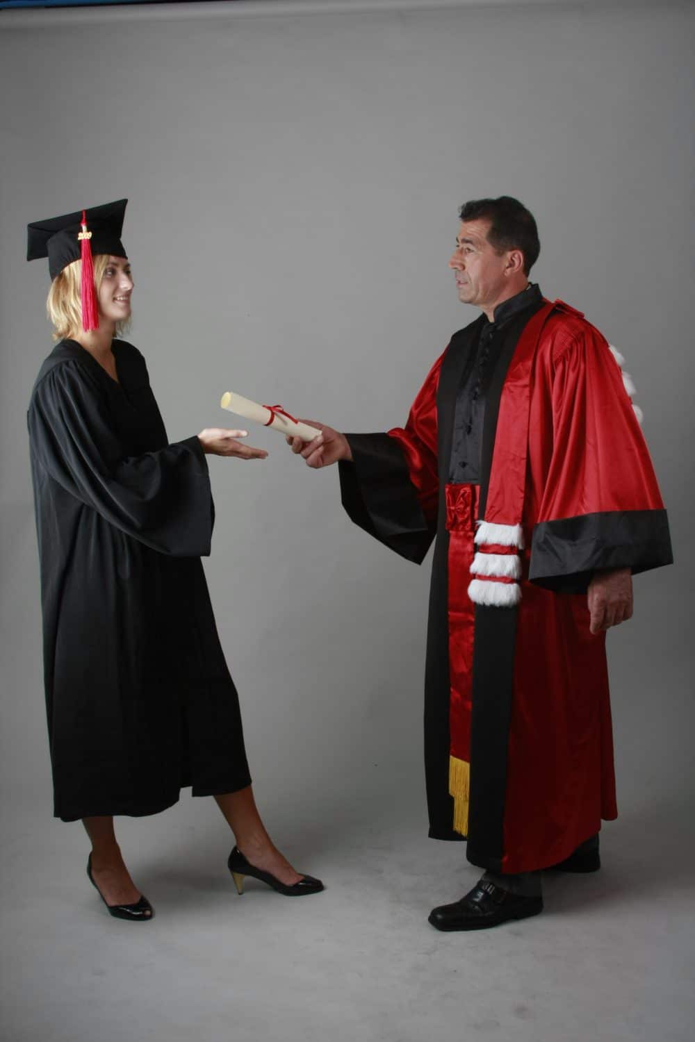 Location de toge & tenue de professeur - Robe universitaire | Diplomissimo